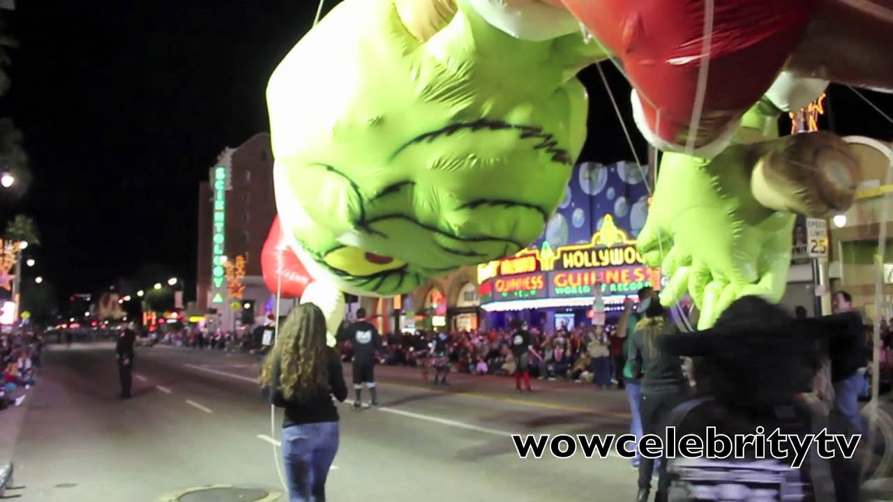 Balloon Trouble at 2011 Hollywood Christmas Parade - YouTube