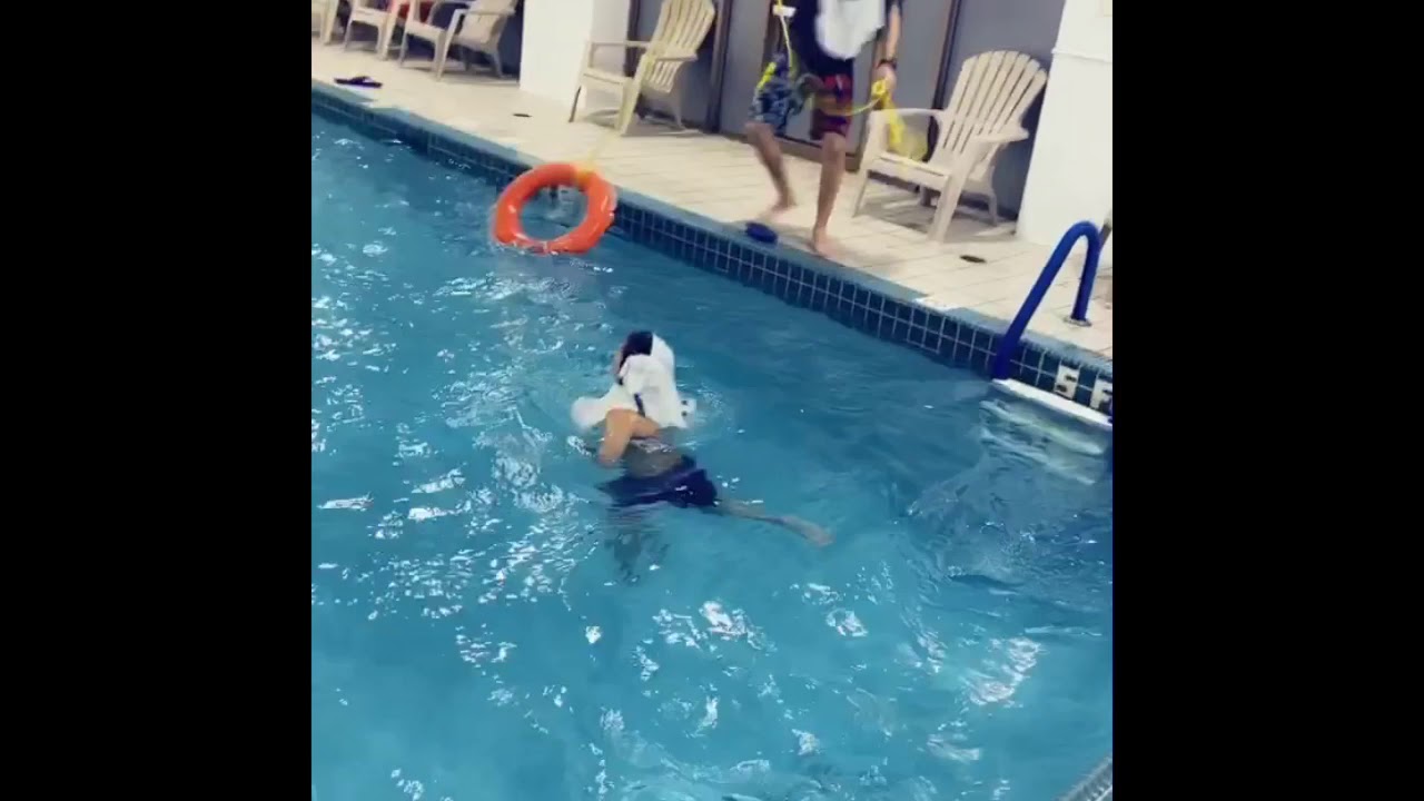 Lifeguard Tries To Save A Kid But He Drowns Too - YouTube