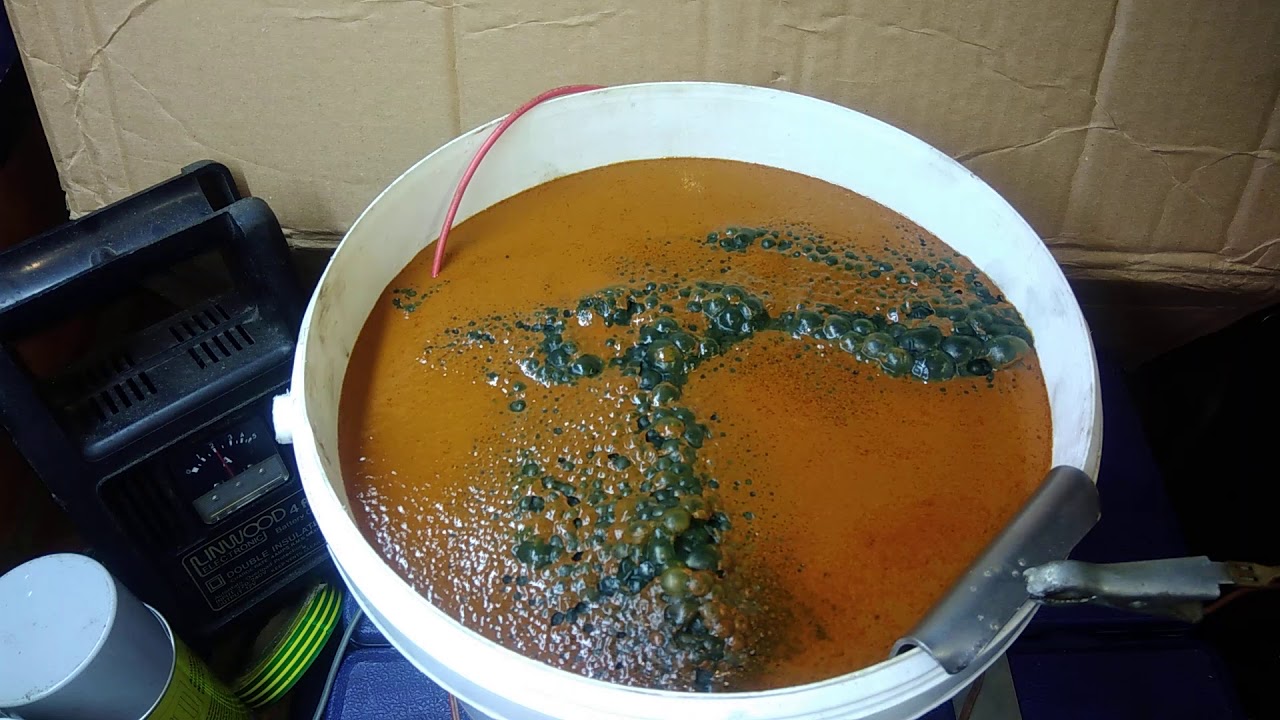 Electrolysis rust removal time lapse - YouTube