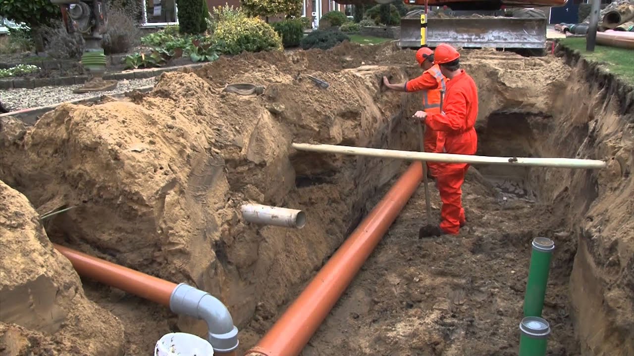 05 aanleg van kunststof riolen - YouTube