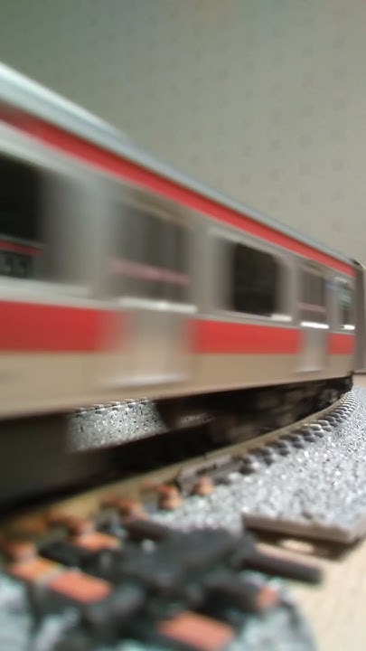 Nゲージ京葉線E233系5000番台&209系500番台すれ違いシーン - YouTube