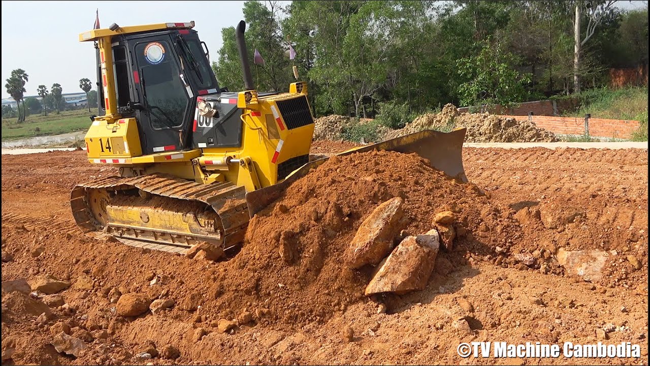 Best equipment dozer motor grader spreading techniques red gravel ...