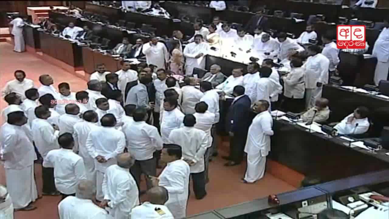 Full video of brawl at Sri Lankan Parliament - YouTube