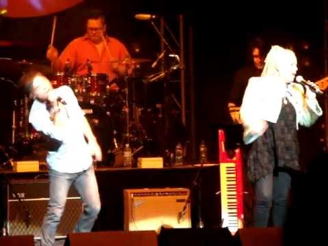 Anthony Callea and Susie Ahern perform ALONE - YouTube