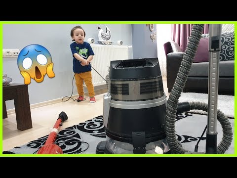 Elektrik Süpürgesi ile Ev Süpürdü. Elektrikli Süpürgeden Çok Korktu. Süpürge Videoları