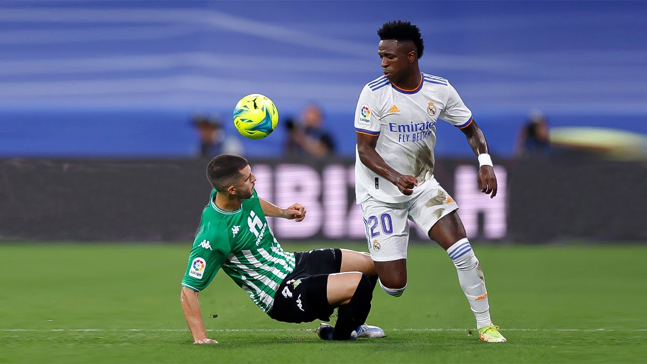 Vinicius Jr DOMINATING Everyone 2022! Dribbling Skills & Goals - YouTube