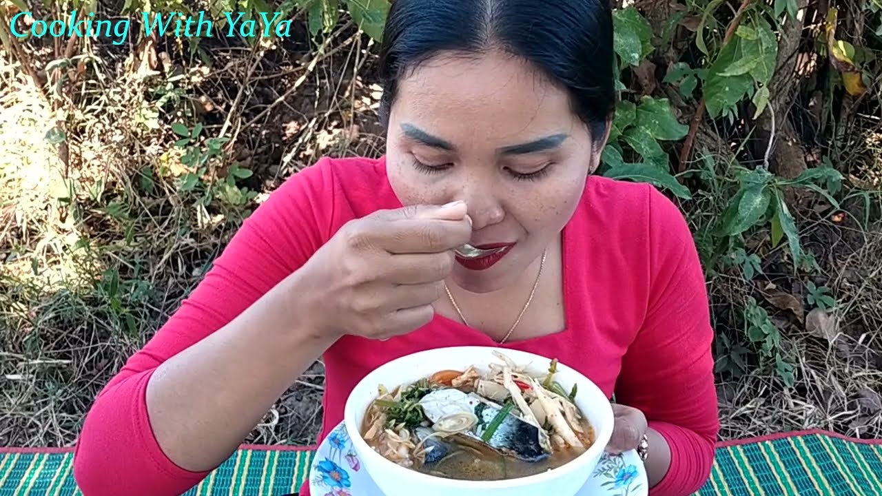 How To YaYa Cooking Big Fish Recipe With Rice paddy herb - Eating Very ...