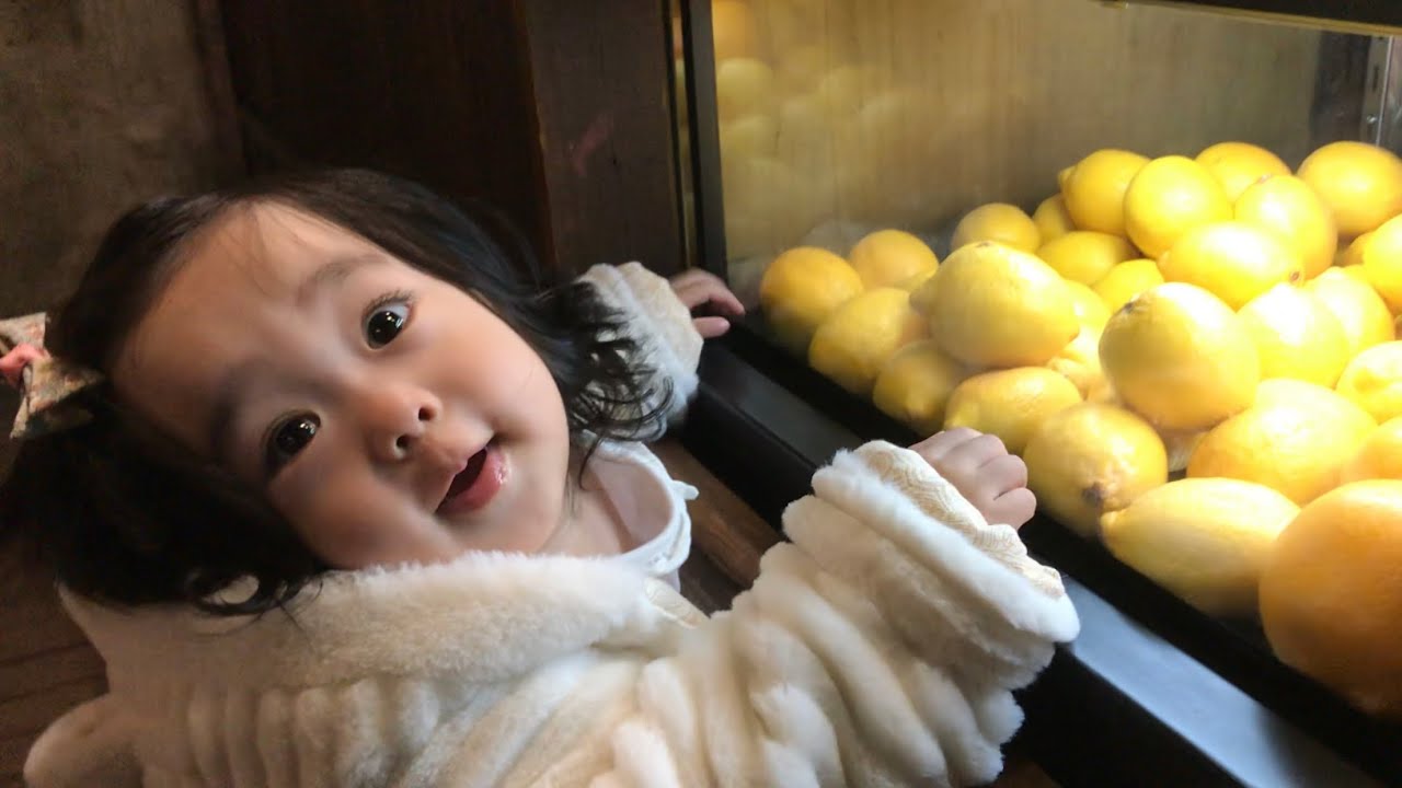 E45 Baby is walking. 우리 아기가 걷기 시작했어요. - YouTube