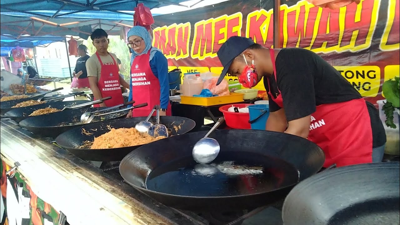 LICIN Mee Kawah 7 Kuali Walaupun Hujan Lebat | Bazar Ramadhan 2025 ...