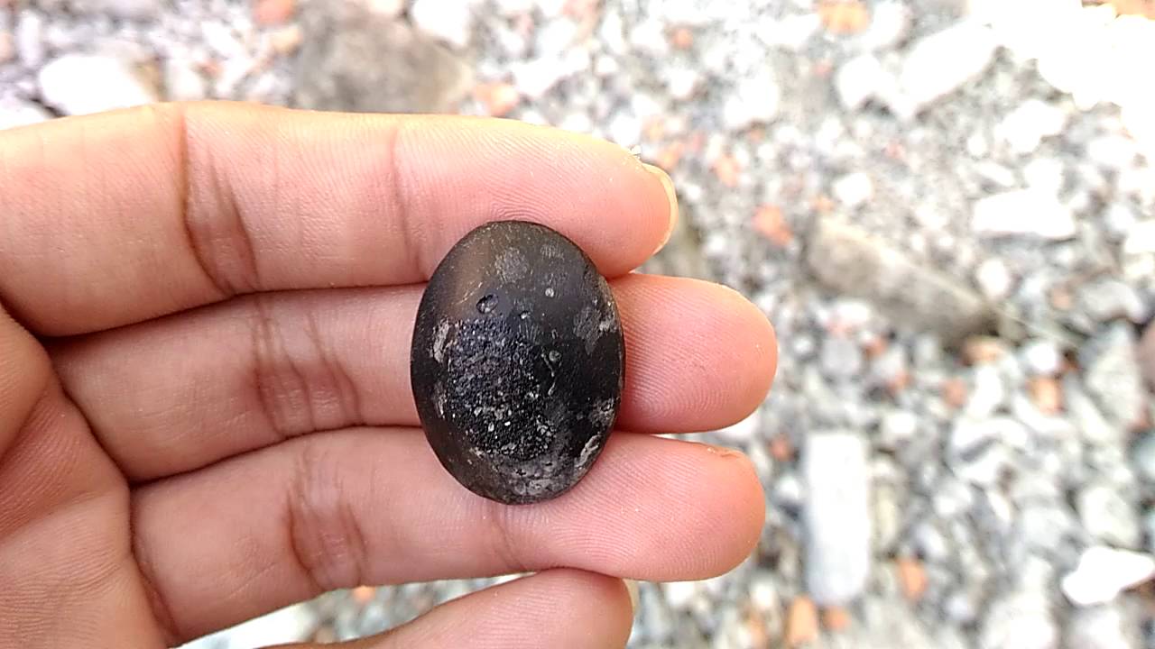 Batu Satam Hitam Meteor asli Belitung - YouTube