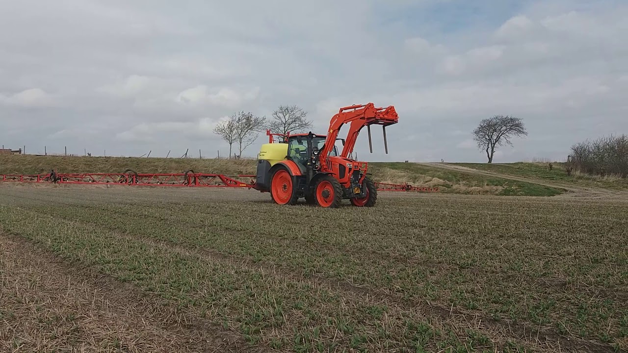 Kubota M7171 met voorlader LM2605 - YouTube