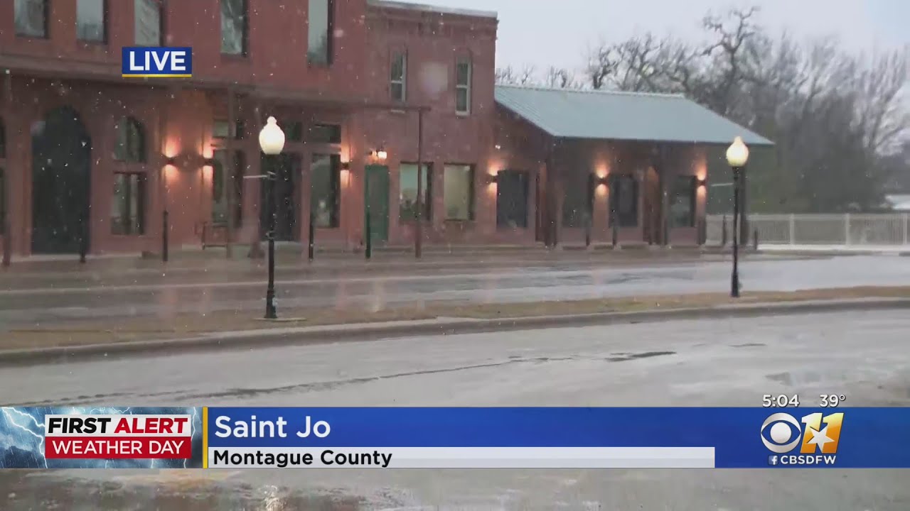 Snow falling in Montague County - YouTube