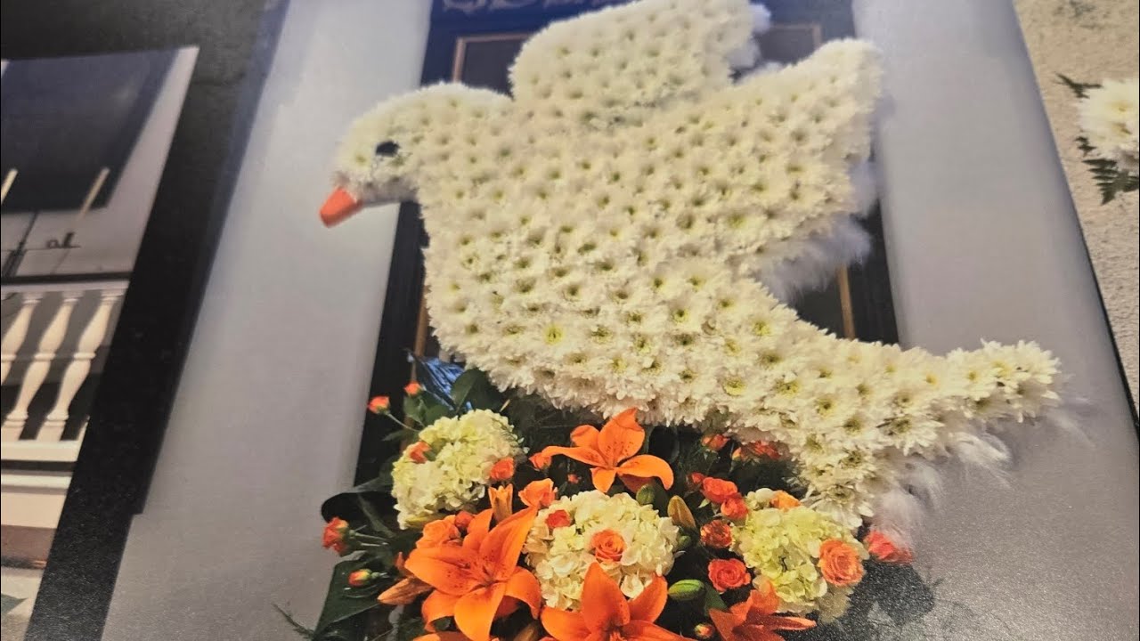 June 25th Flowers For Michael Jackson at Forest Lawn - YouTube