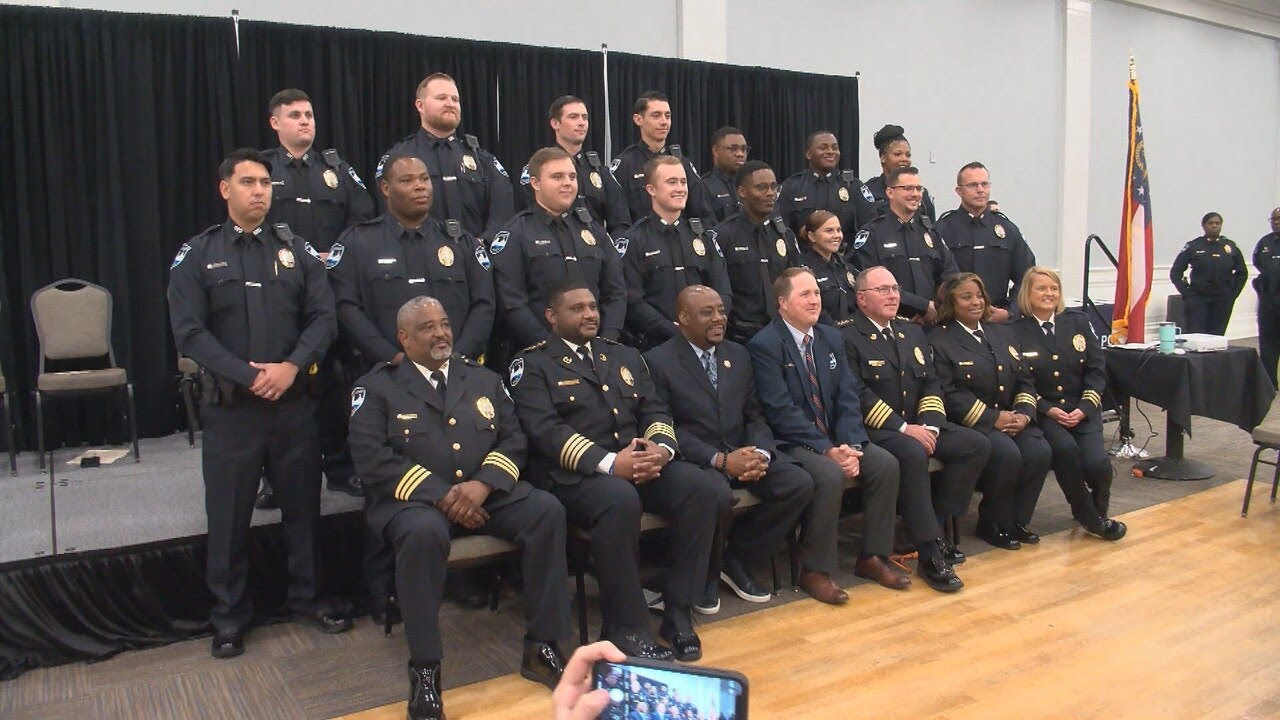 Badge pinning ceremony welcomes new officers to SPD - YouTube