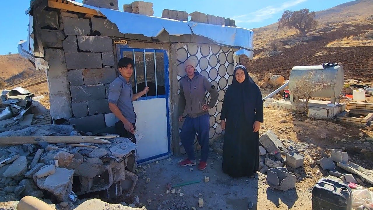 "Navid Omid: Rebuilding a Cottage with Excess Debris from a Demolished ...