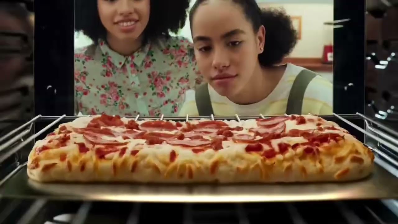 DiGiorno Fully Stuffed Crust Pizza - YouTube