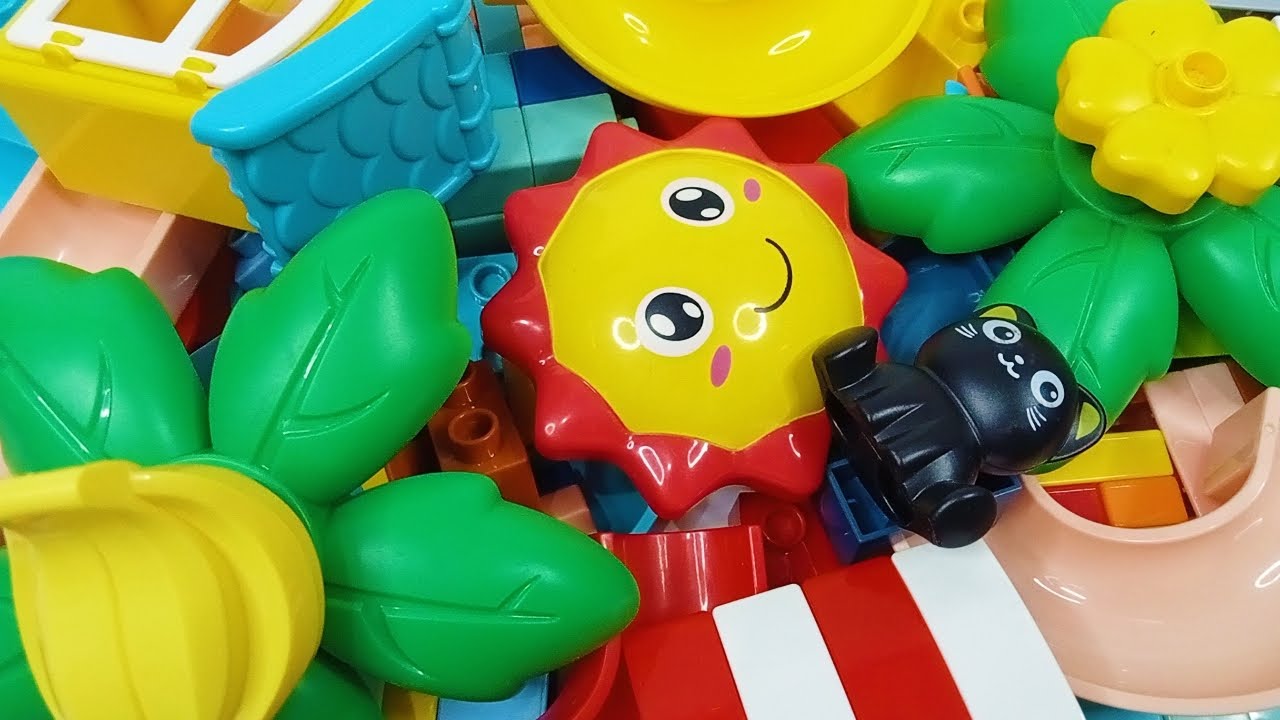 Satisfying building blocks marble run ☆ Build a marble track with lego ...