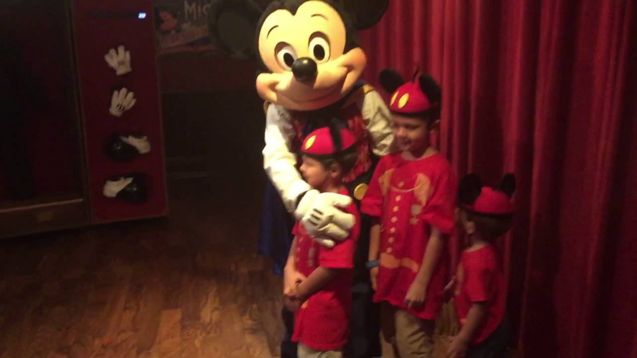 Talking Mickey!!! Best part of Disney World! Kids - YouTube