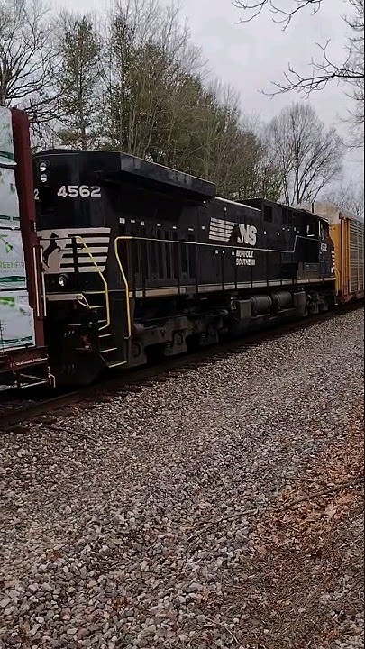 NS 4225 pulls mixed freight with NS 4562 as extra power. - YouTube