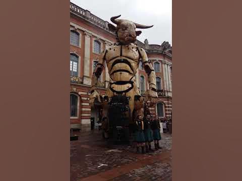 Le réveil d'Astérion le Minotaure Toulouse place du Capitole - YouTube