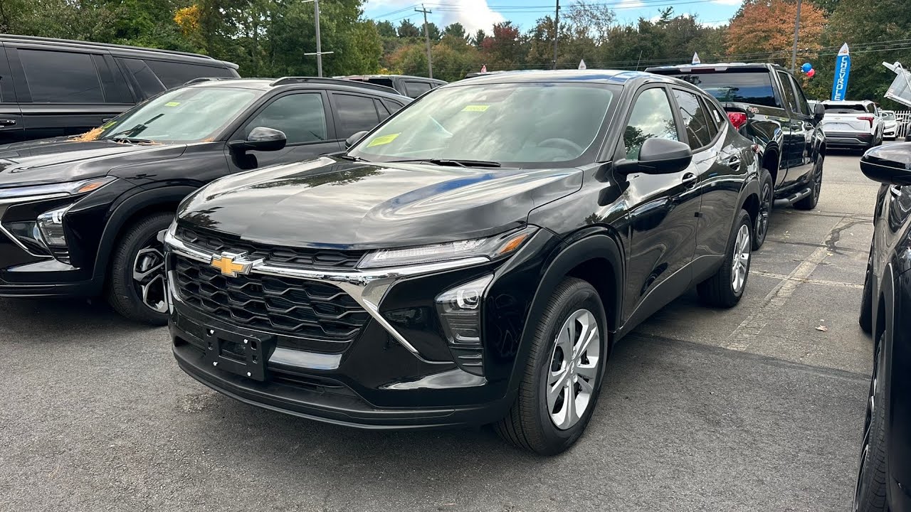 2025 Chevrolet Trax 1LS startup and horn - YouTube