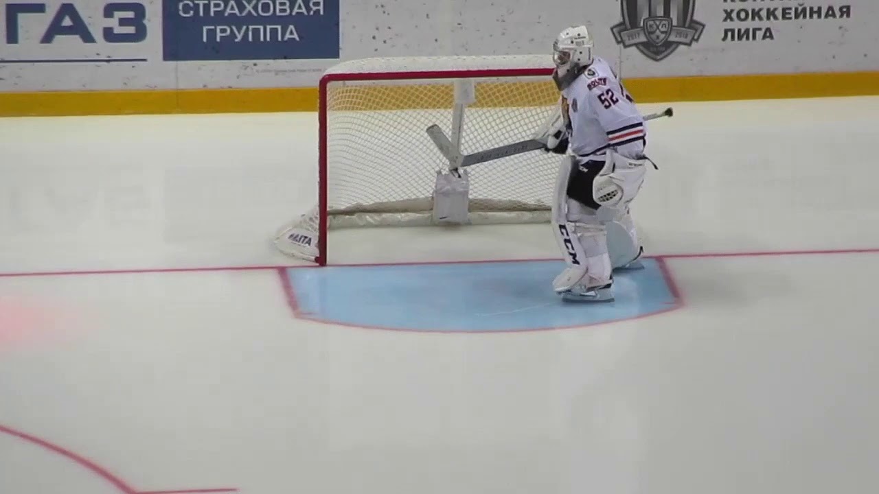 Evgeny Alikin warms up during the Spartak @ Amur hockey game 25 sept ...