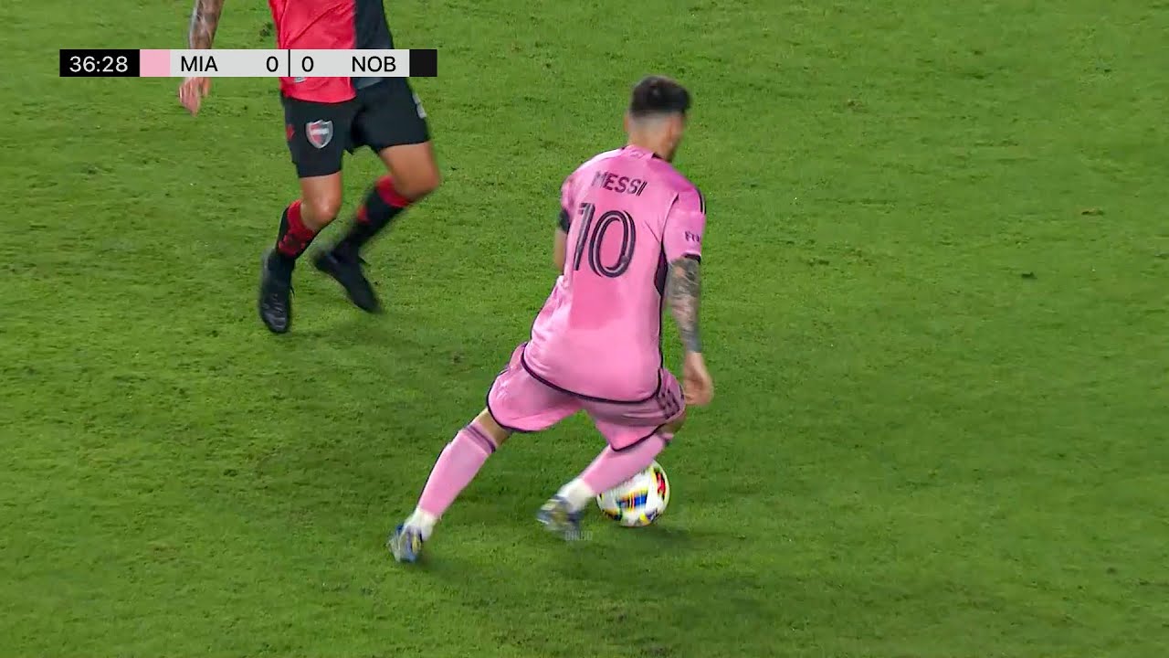 Messi vs Newell's Old Boys - YouTube