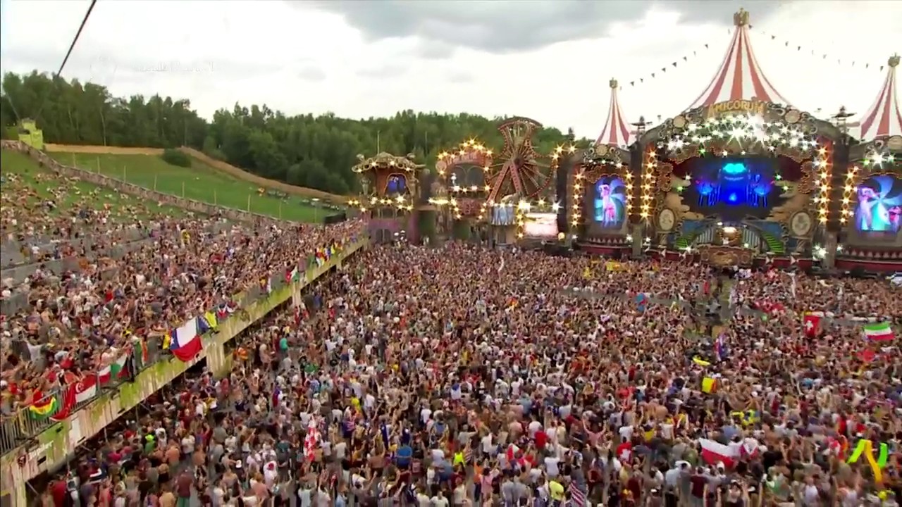 crowd singing about tomorrowland 2017 channel 1 main fri 21 jul on ...