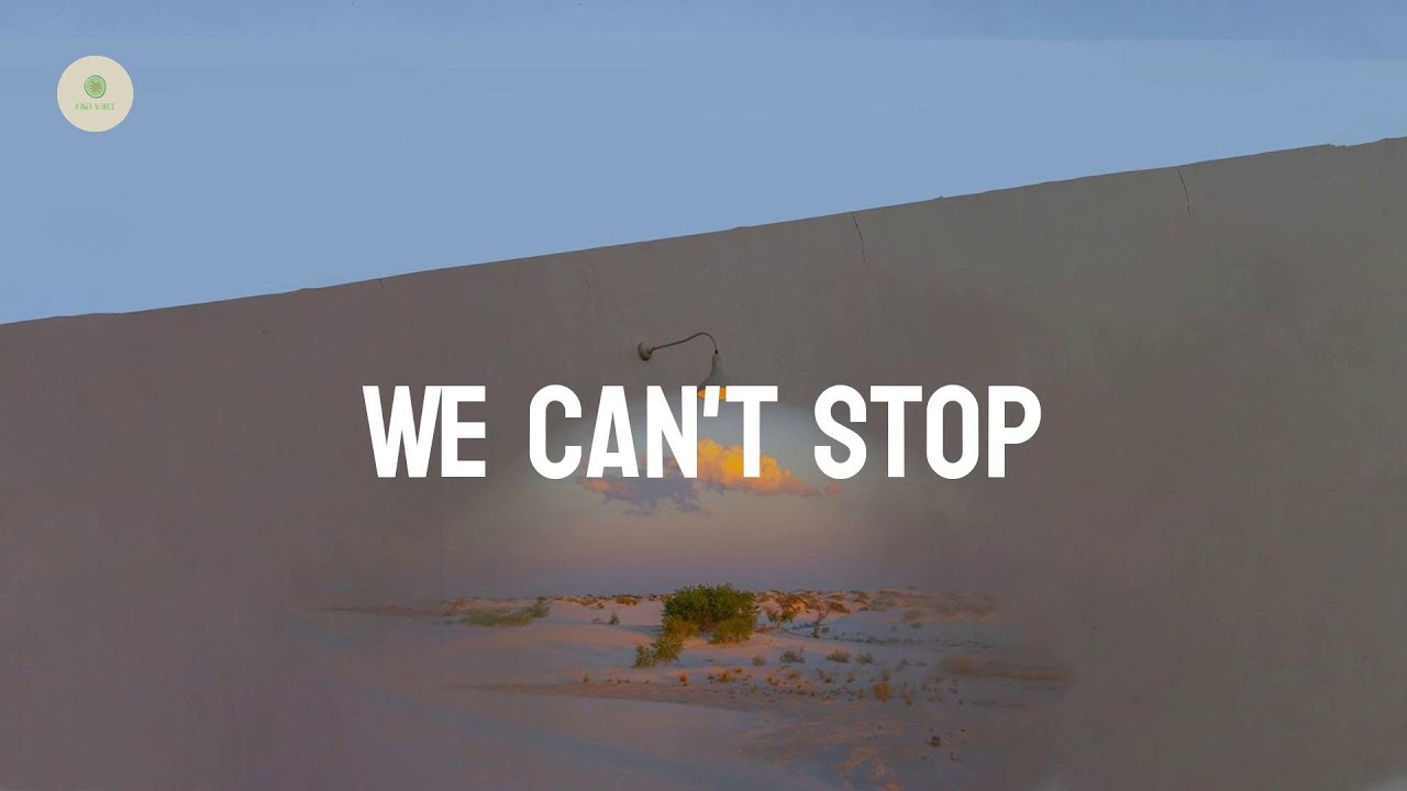 Miley Cyrus - We Can't Stop (lyrics) - YouTube