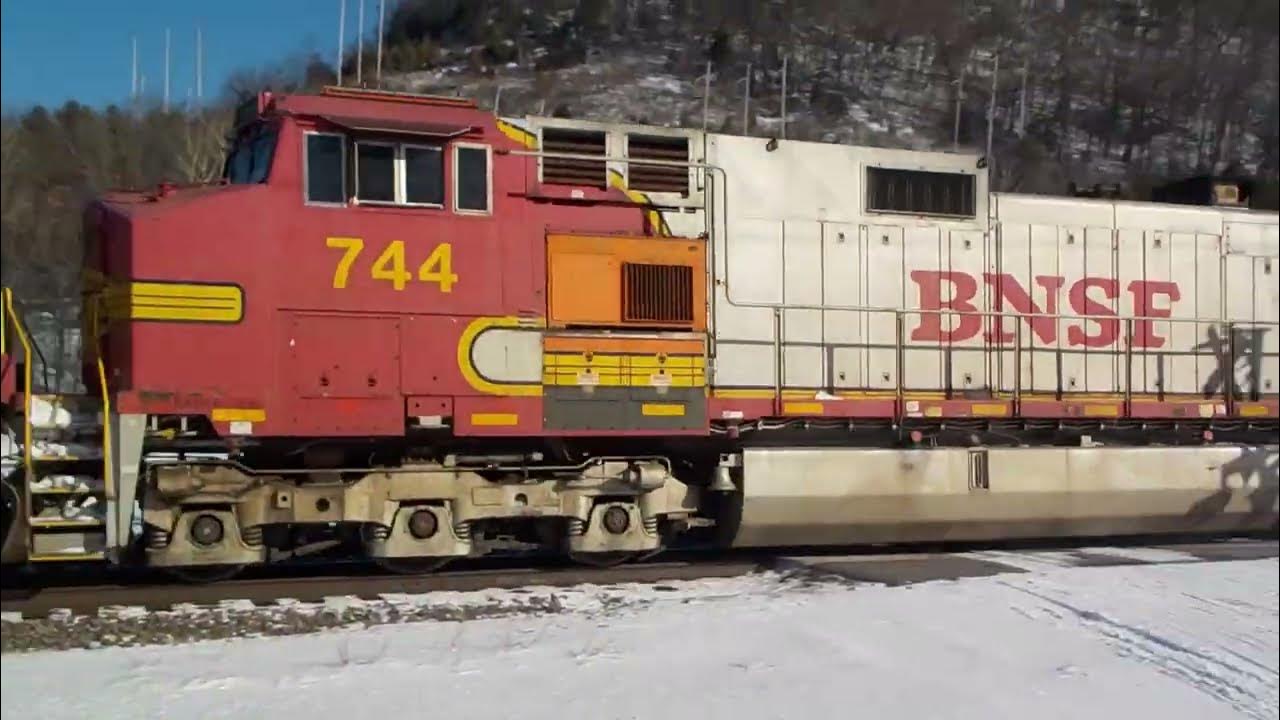 BNSF 6767 w/H-PASBRC, BNSF Warbonnet trailing & Maine Central boxcar 2/9/25 - YouTube