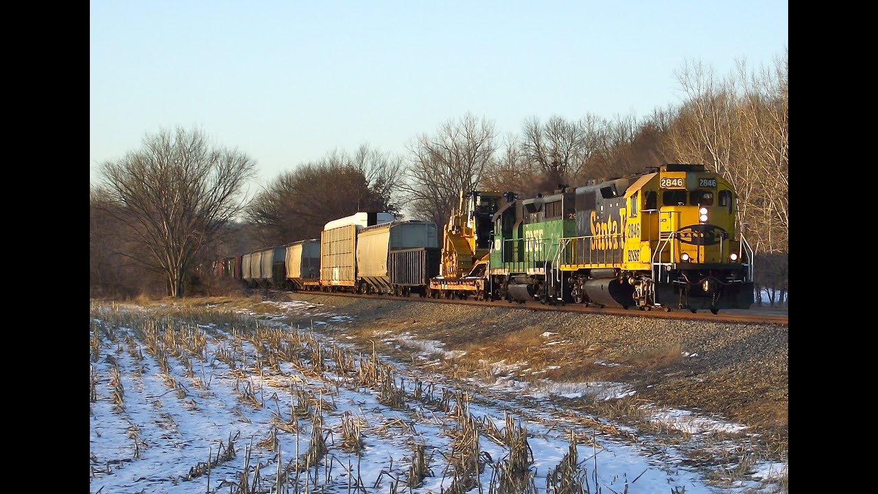 ATSF 2846 and BNSF 2911 Lead Long Peoria Local - YouTube