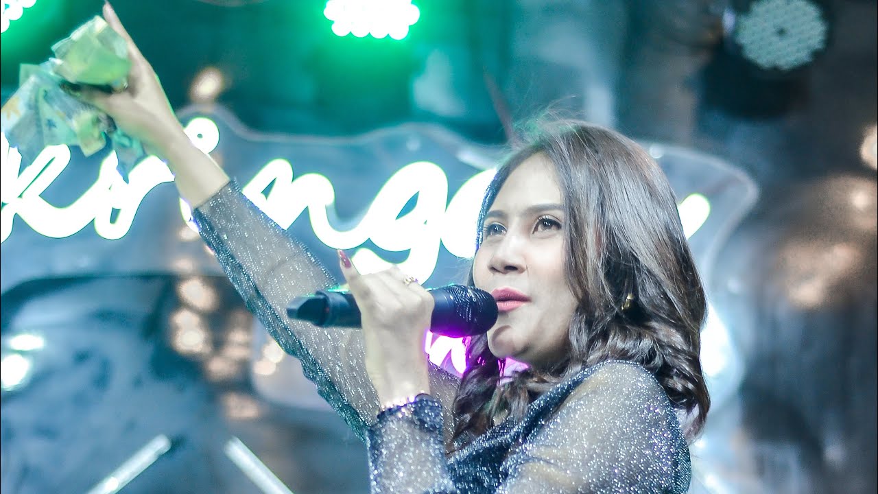 NOVIA ROZMA FEAT EDB PRO SUBANG LIVE ANGKRINGAN TEH ITA - YouTube
