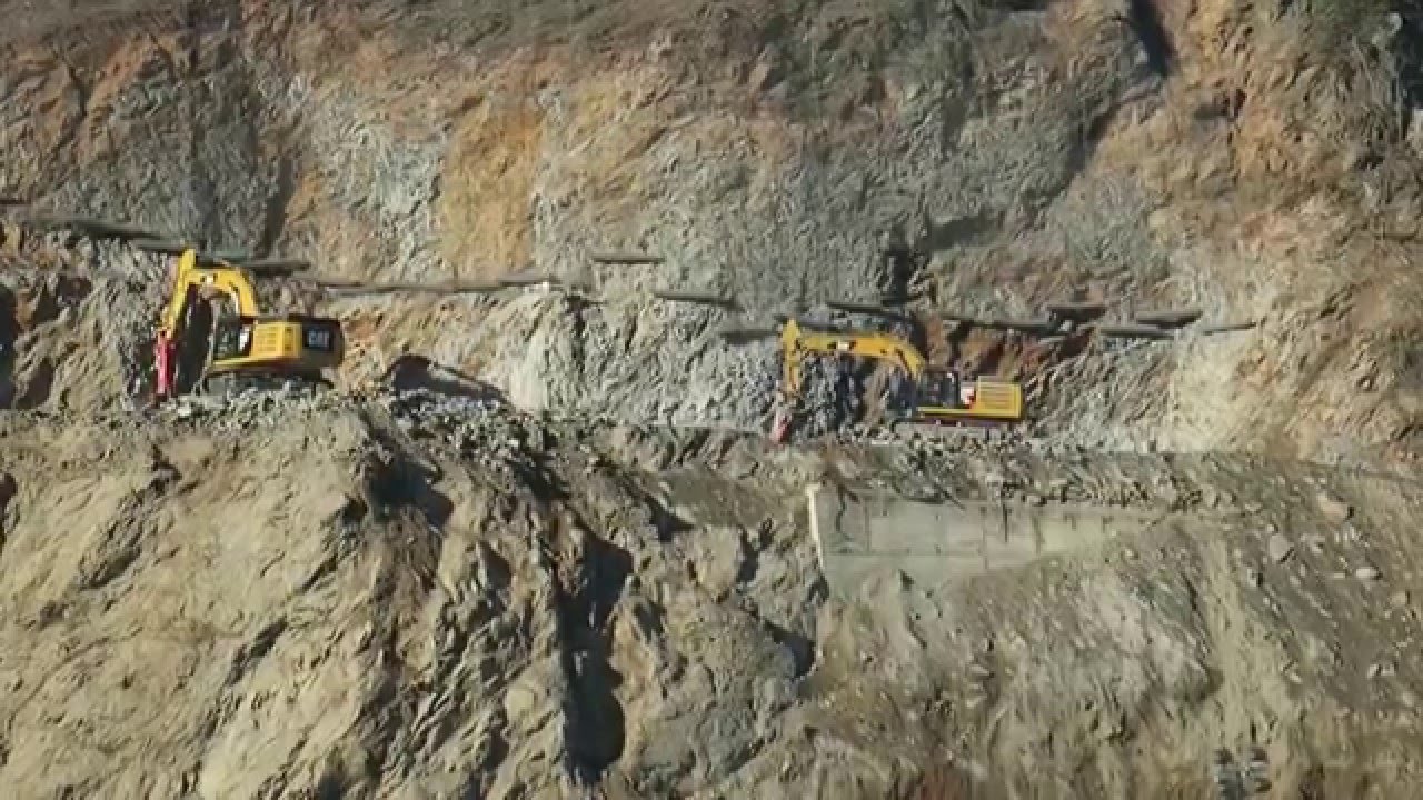 CAT 352F ME & CAT 336 E , COSSI Spa, CGT , Caterpillar, Rammer - YouTube
