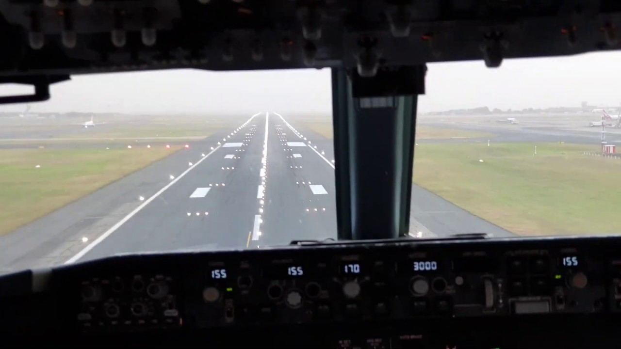 On the Flight Deck Boeing 737 - Crabbing in through the NSW Dust Storm ...
