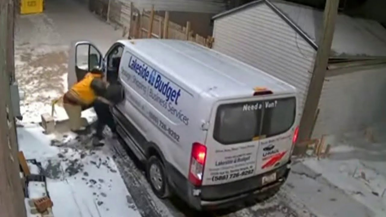 Man accused of kidnapping woman in Detroit, throwing her in van appears ...