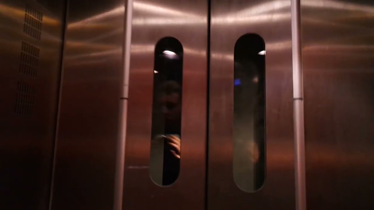 MacPuarsa traction elevator/lift in Abrahaminkatu 15A, Helsinki - YouTube