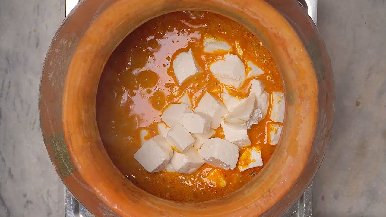 हांडी पनीर || Traditional Indian Cooking In Mud Pot || Handi Paneer ...