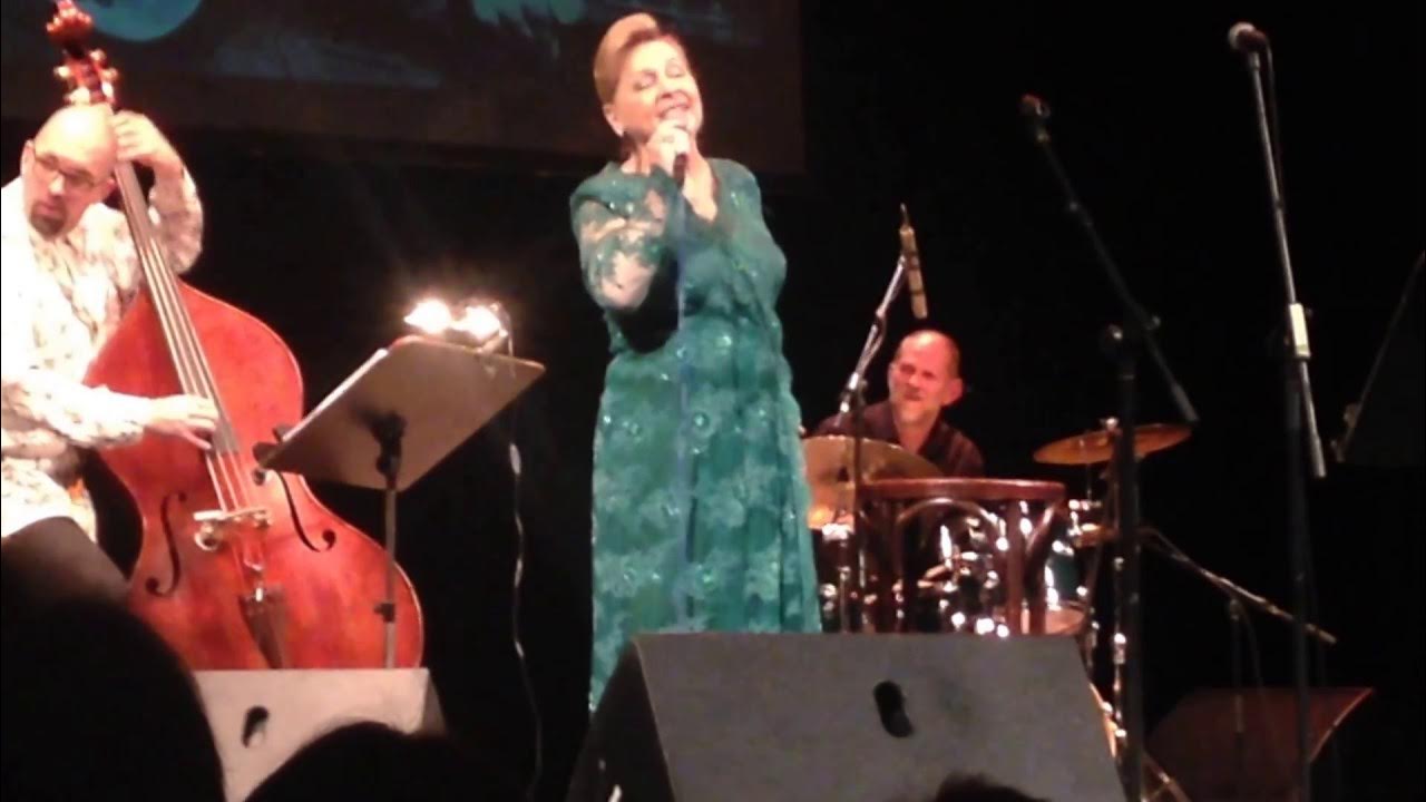 Gabi Novak i Matija Dedić trio - Pamtim samo sretne dane (uživo) - YouTube