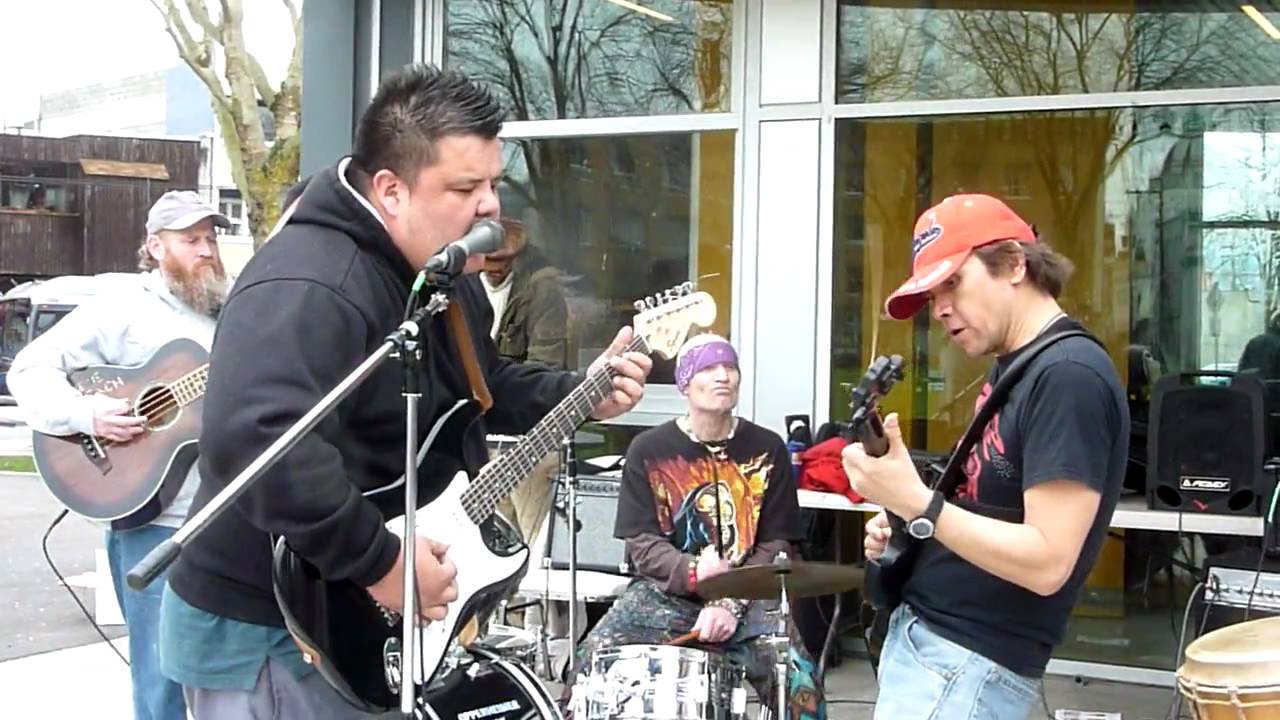 Barry Scow and Richard Tremblay Junior sing Knocking on Heaven's Door ...