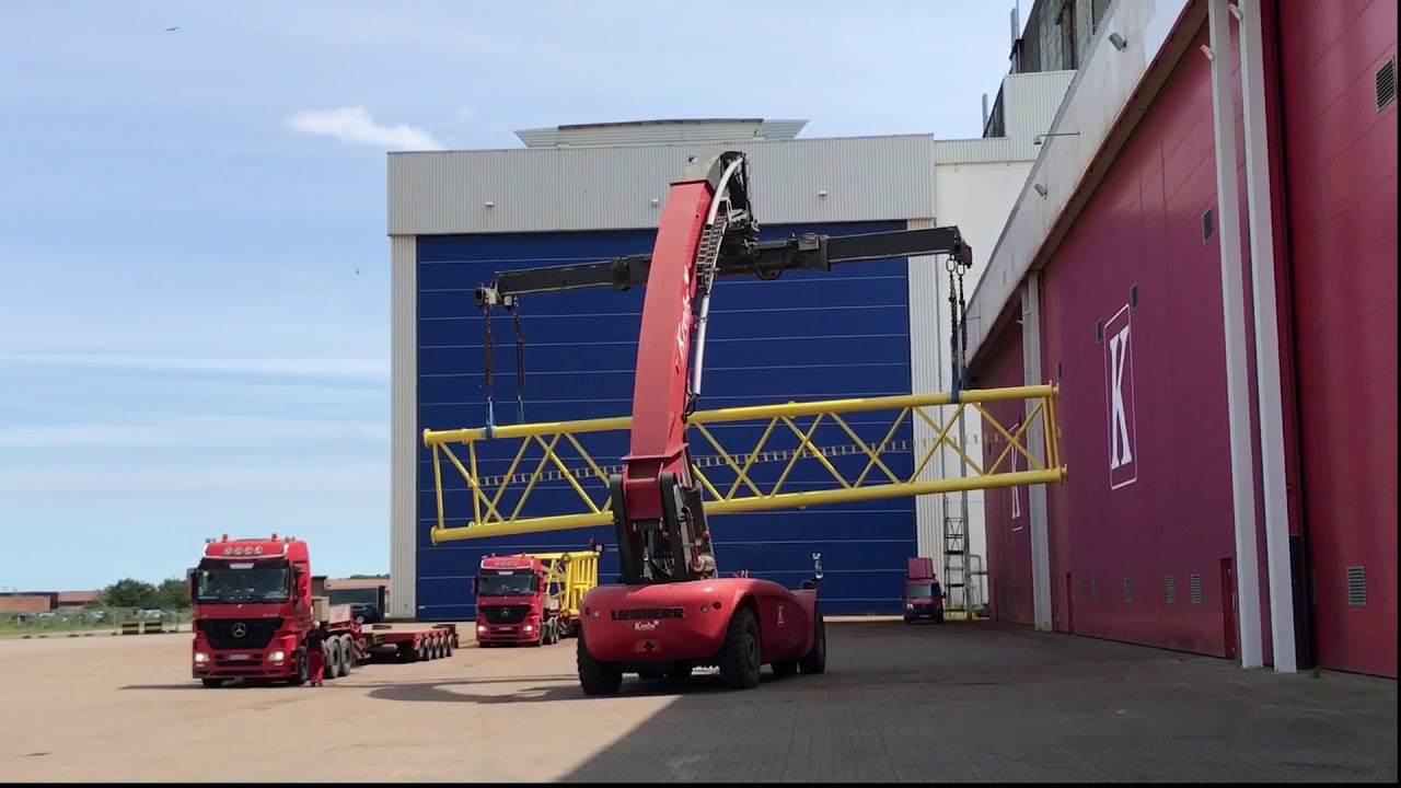 LIEBHERR STACKER LRS 645 - 71t weight / 45t load - YouTube