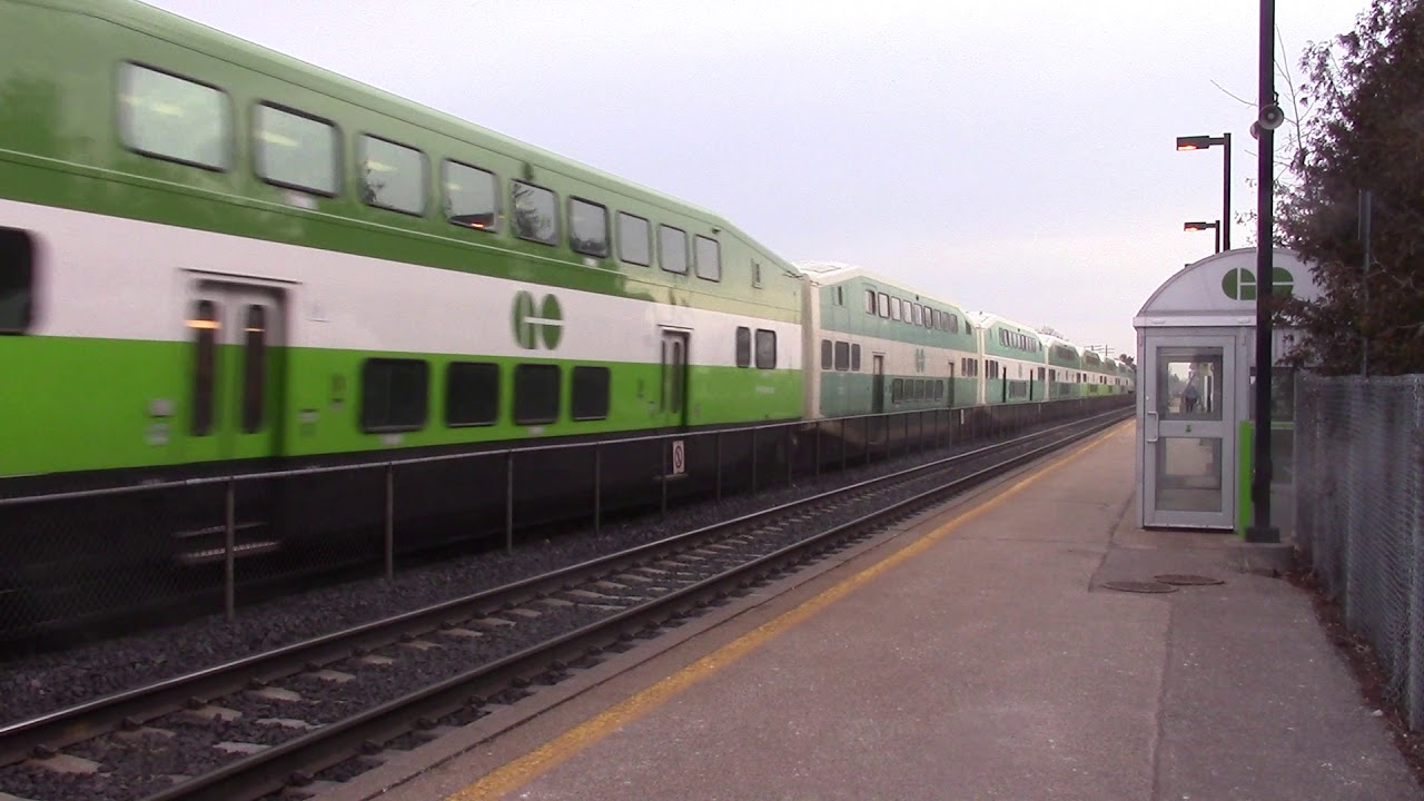 GO Transit train at Rouge Hill station. - YouTube