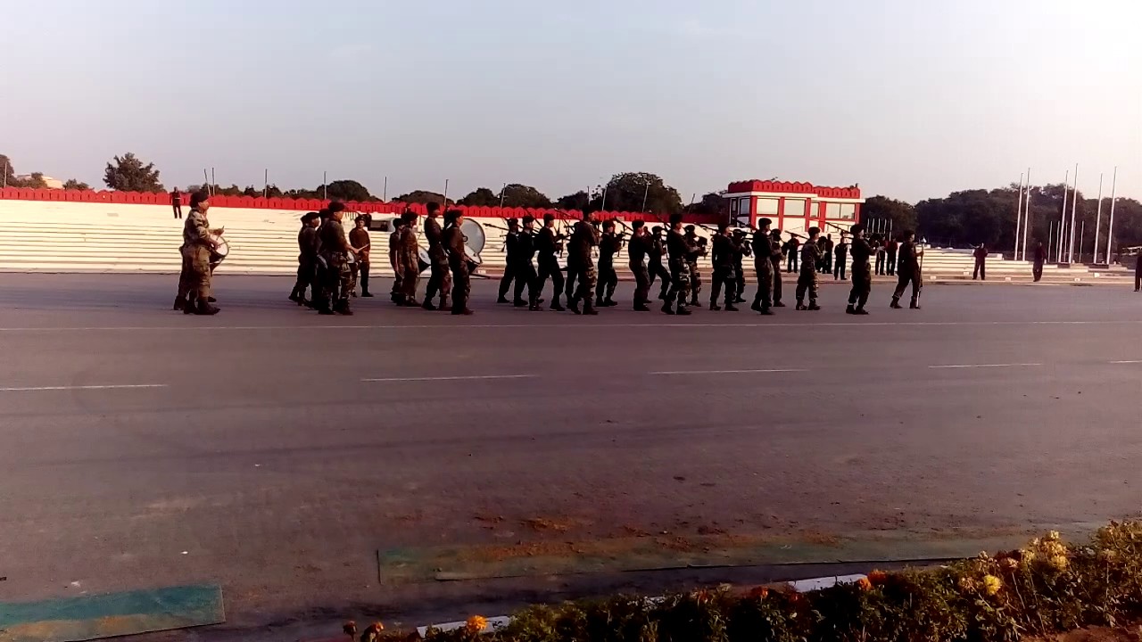 Indian Army garhwal rifle band party lansdowne - YouTube