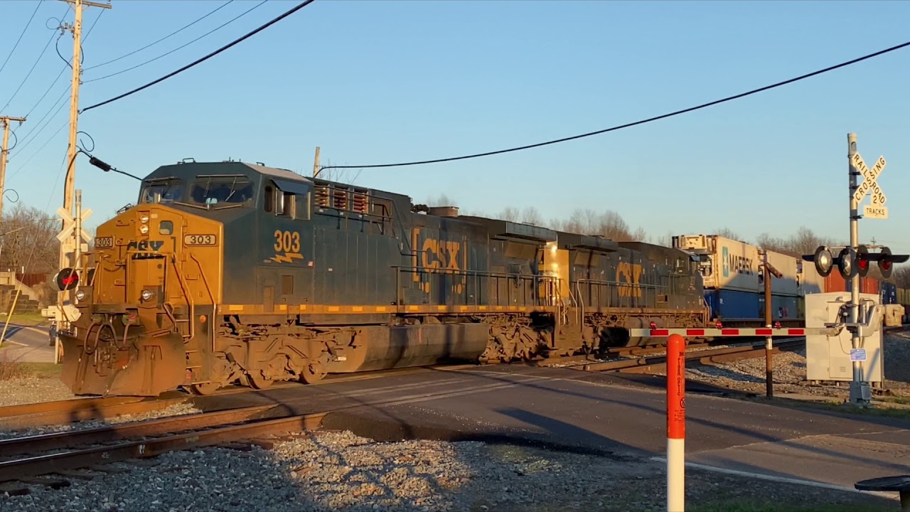 CSX 303 & 297 Lead Westbound Intermodal Q137 at Diamond Street -11/16/2020 - YouTube
