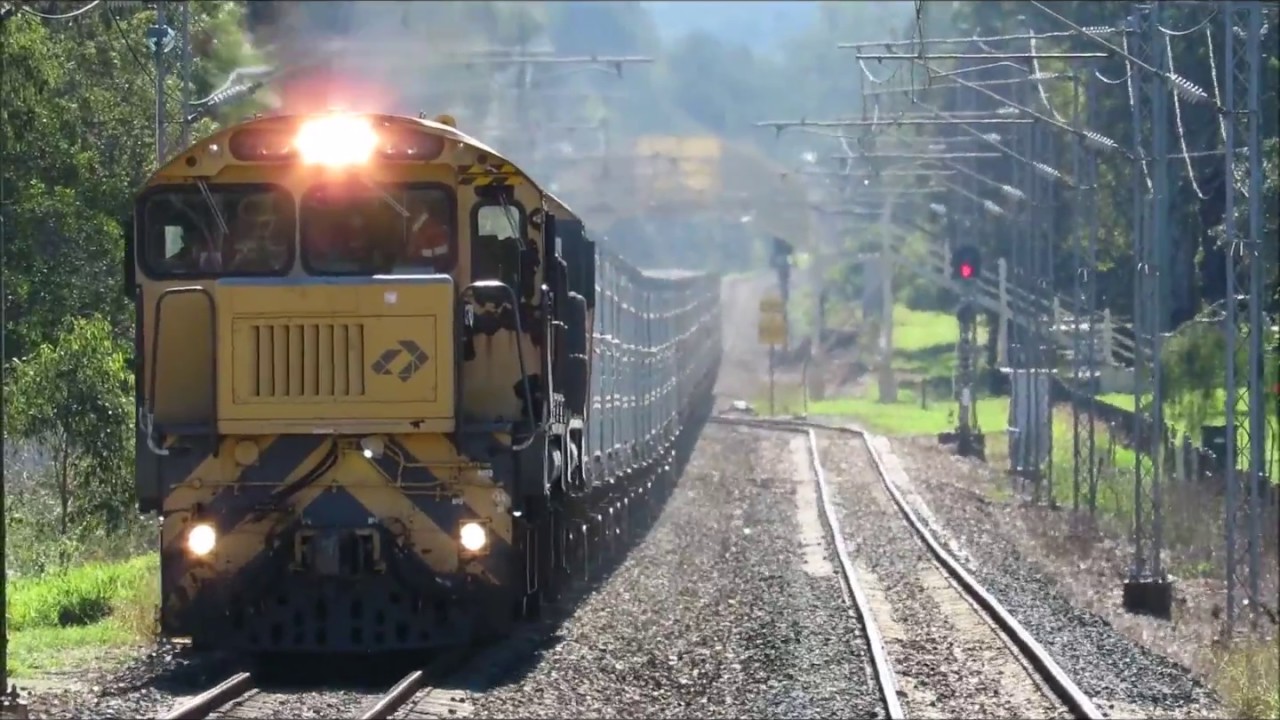 Cattle train #65C4 heads south through Yandina - YouTube