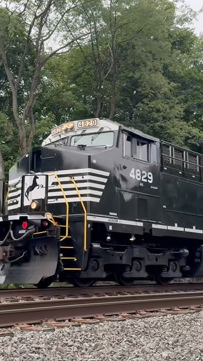 NS 4829 Shiny AC44C6M leads NS 22X through Manville NJ with friendly crew 7/10/2024 - YouTube