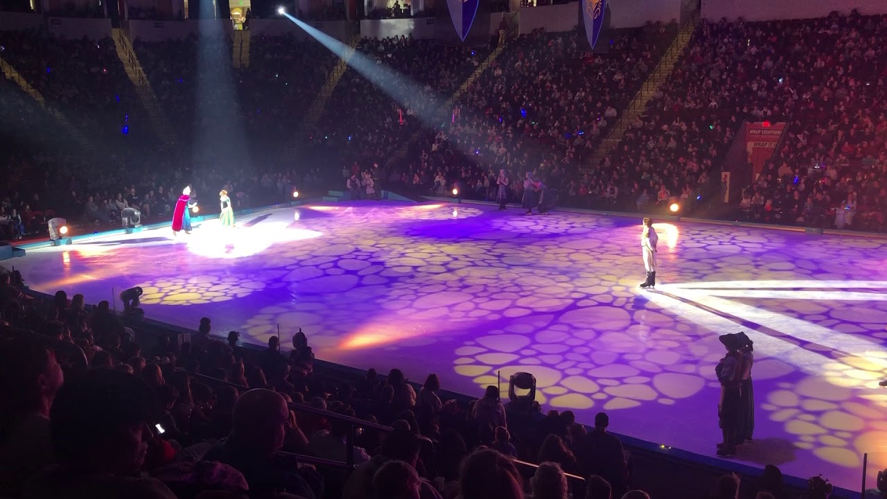 Disney on Ice - coronation ceremony - Frozen - Anna and Elsa - YouTube