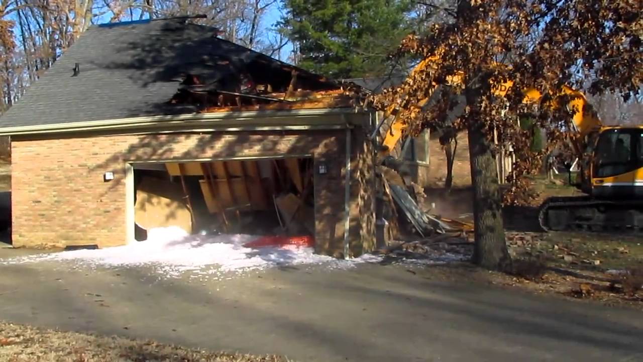 House being torn down - YouTube