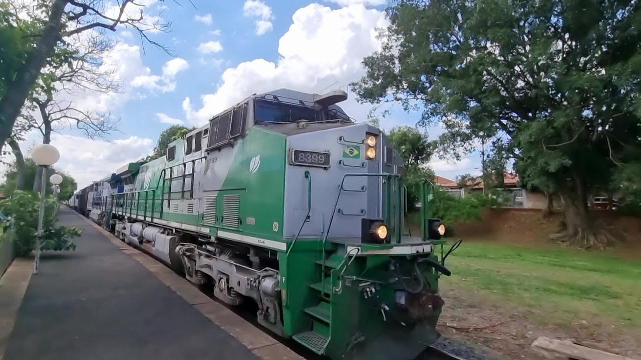 Trem da Rumo na antiga estação Fepasa de Engenheiro Schmidt. # ...