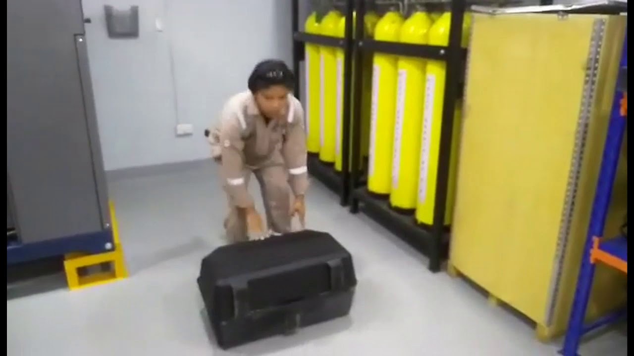 BREATHING APPARATUS How to Safely open and close SCBA carry box I 30 ...