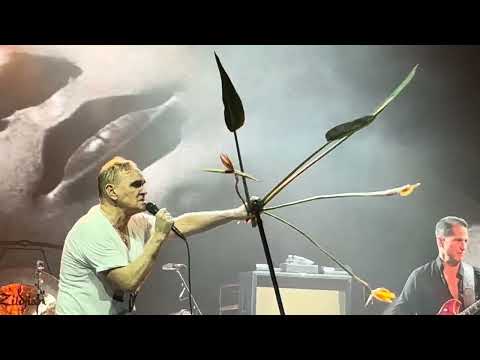 Morrissey - There Is a Light That Never Goes Out . Live at Fabrique , Milano . 9/3/26
